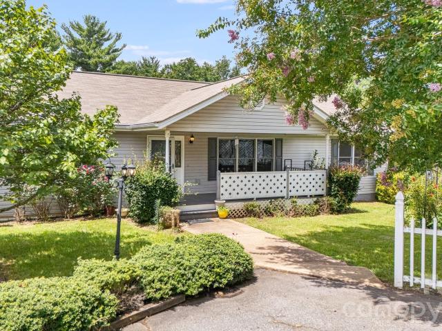6 Arrowhead Lane