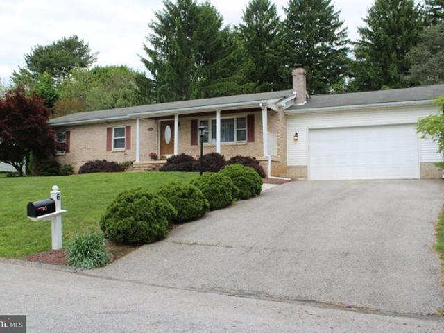 6 Barelyn Dr, New Freedom, PA 17349