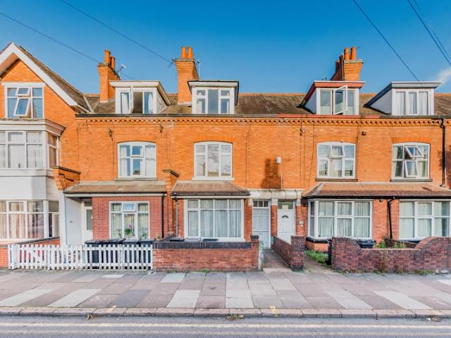 6 Bed 2 Bath Large House