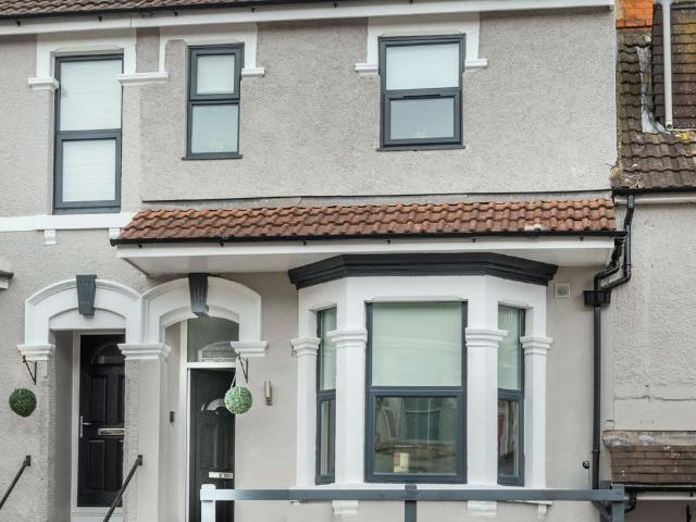 6 BED 3 STUDIO ALL ENSUITE HMO Room 2