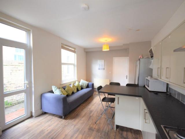 6 Bed Terraced House, Toronto Road, BS7