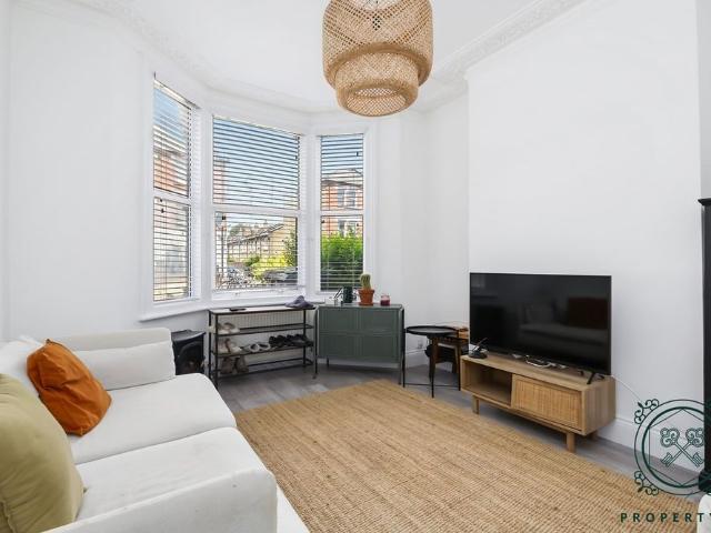 6 Bed Terraced House, White Hart Lane, N22