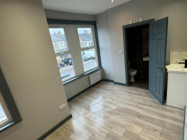 6 Bed Terraced House, Brownhill Road, SE6