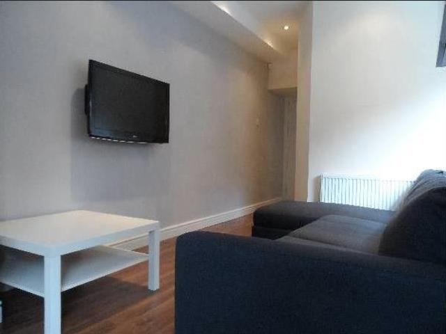 6 Bed Terraced House, Deramore St, M14