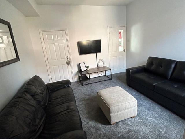6 Bed Terraced House, Eastwood Road, S11