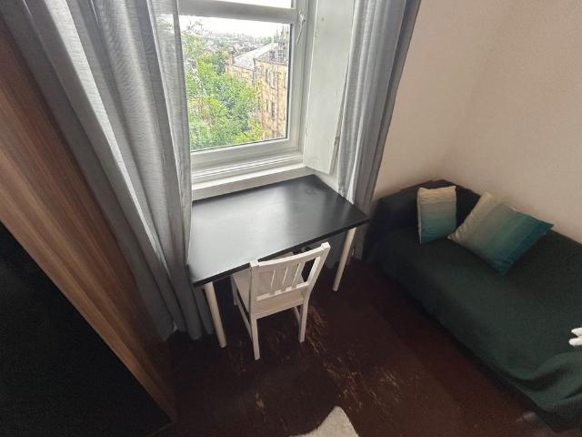 6 Bed Terraced House, Oakfield Avenue, G12