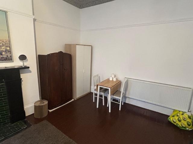 6 Bed Terraced House, Oakfield Avenue, G12