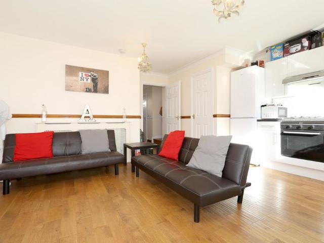 6 Bed Terraced House, Oban Street, E14