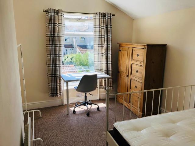 6 Bed Terraced House, Sturdon Road, BS3