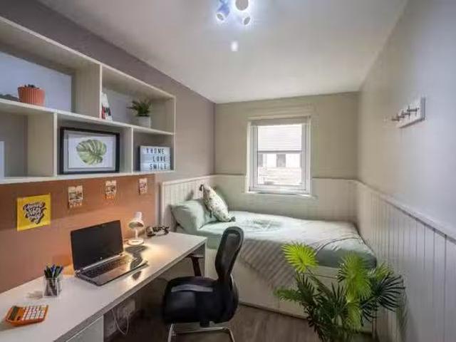 6 Bed Townhouse Deluxe