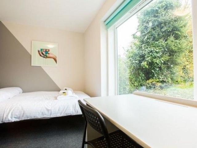 6 bed accommodation in Brighton