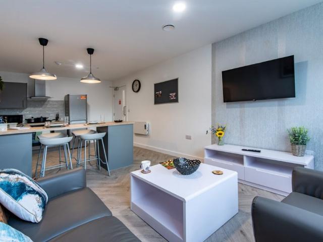 6 bed Apartment for Rent