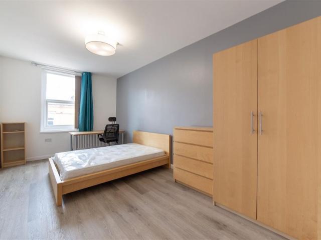 6 bed apartment to rent in Heaton Road, Newcastle Upon Tyne, NE6