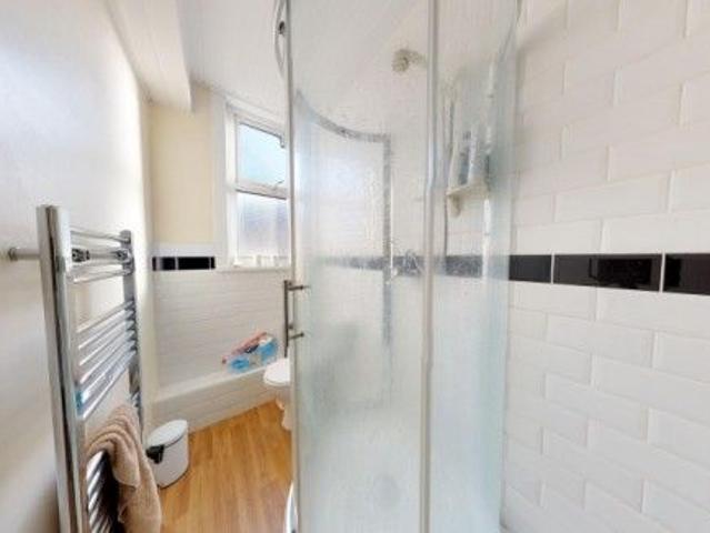 6 Bed Burchett Grove, Woodhouse, Leeds