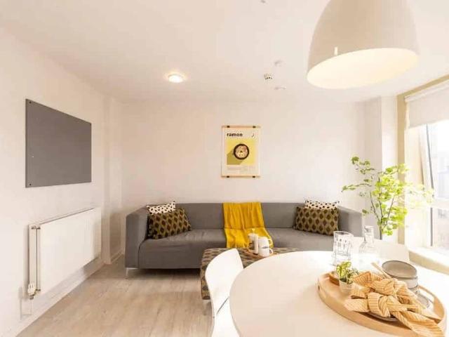 6 Bed Cluster Flat