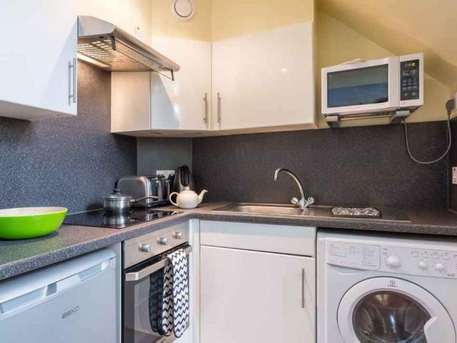 6 Bed Cluster Flats A Has an Apartment