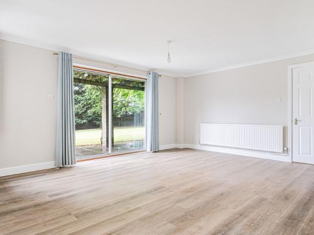 6 bed Detached House To Let