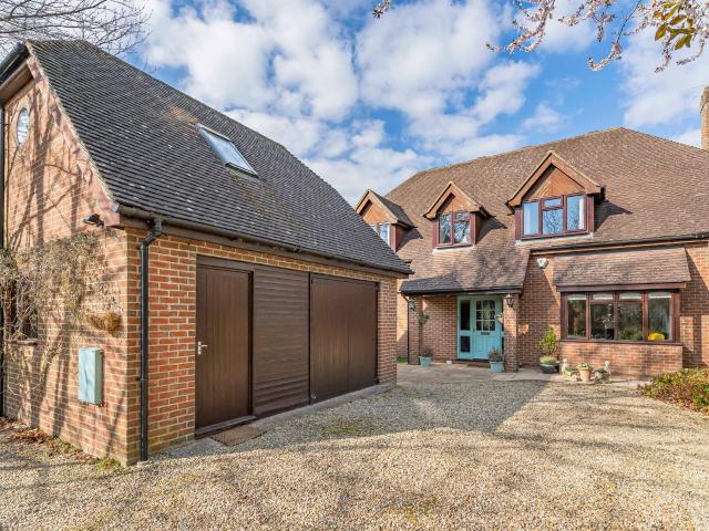 6 bed detached house to rent in Courtenay Close, Sutton Courtenay, Abingdon, OX14
