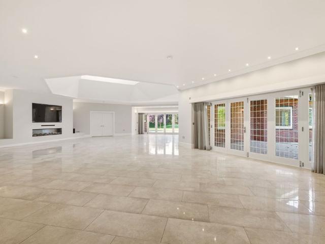 6 bed detached house to rent in Upper Spring Lane, Kenilworth, CV8