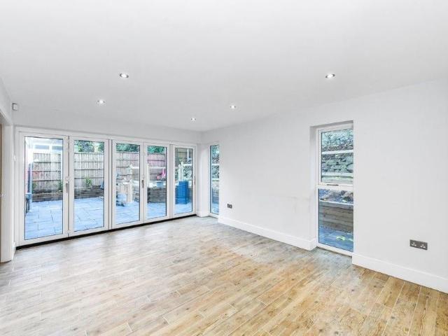 6 Bed Detached House, Elm Bank, NG3