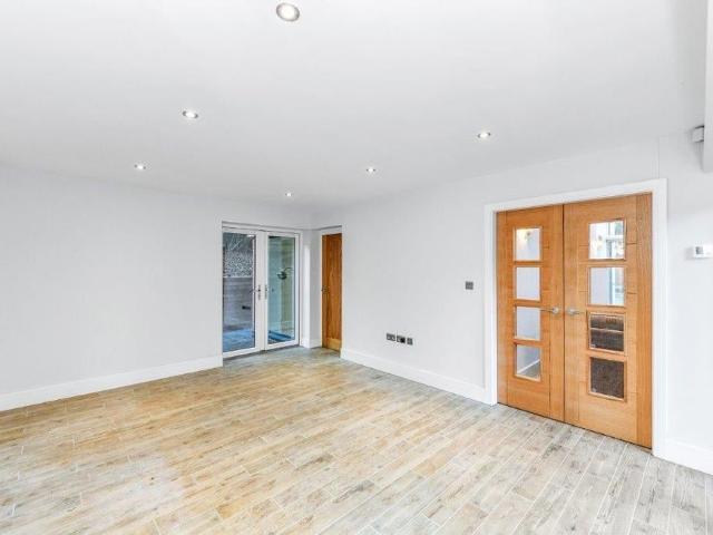 6 Bed Detached House, Elm Bank, NG3