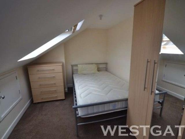 6 Bed Donnington Gardens, Reading