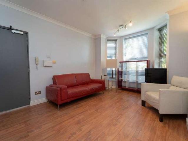 6 bed flat for sale