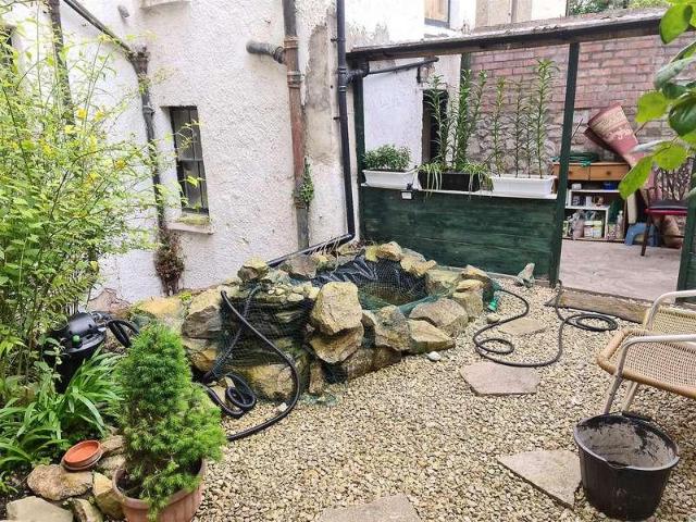 6 bed flat for sale
