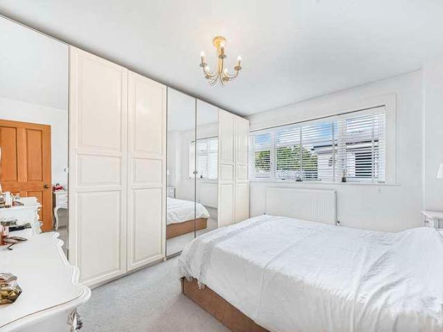 6 bed flat for sale
