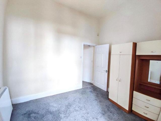 6 bed flat for sale