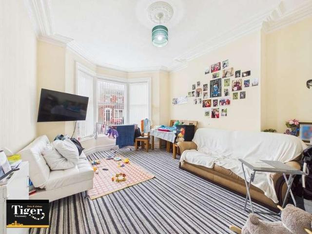 6 bed flat for sale