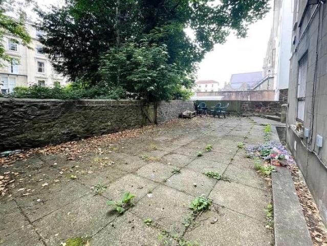 6 bed flat for sale