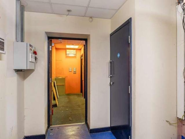 6 bed flat for sale