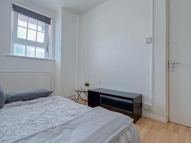 6 Bed Flat, Ring House, E1