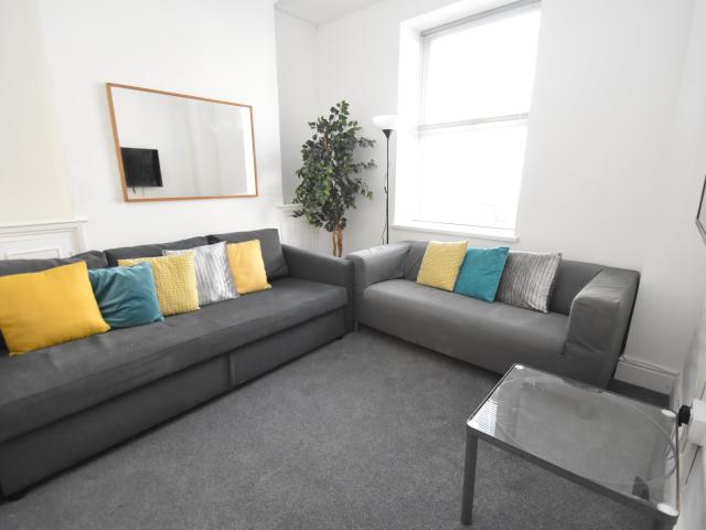 6 bed house to rent in Minny Street, Cathays, CF24