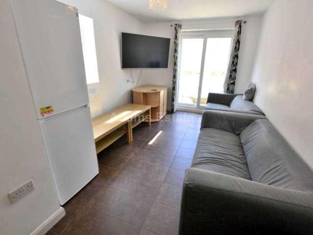 6 bed house to rent
