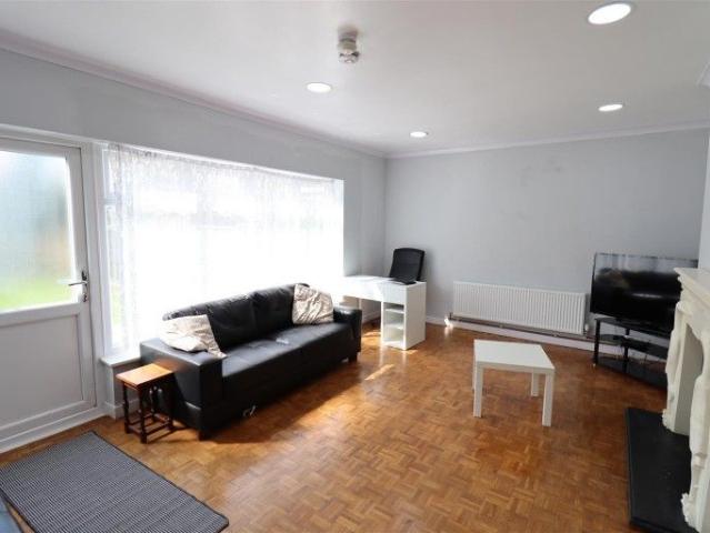 6 BED House To rent