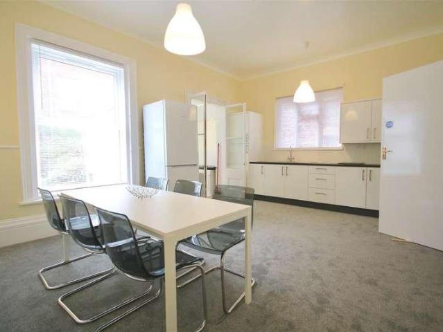 6 bed house to rent