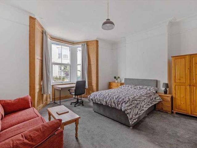 6 bed house to rent