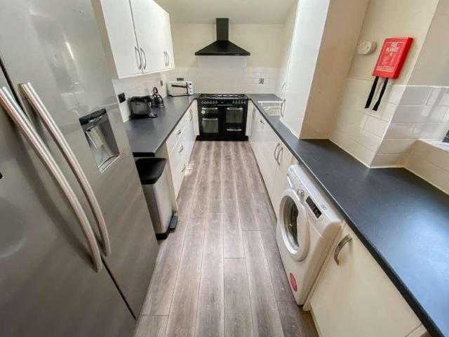 6 bed house to rent