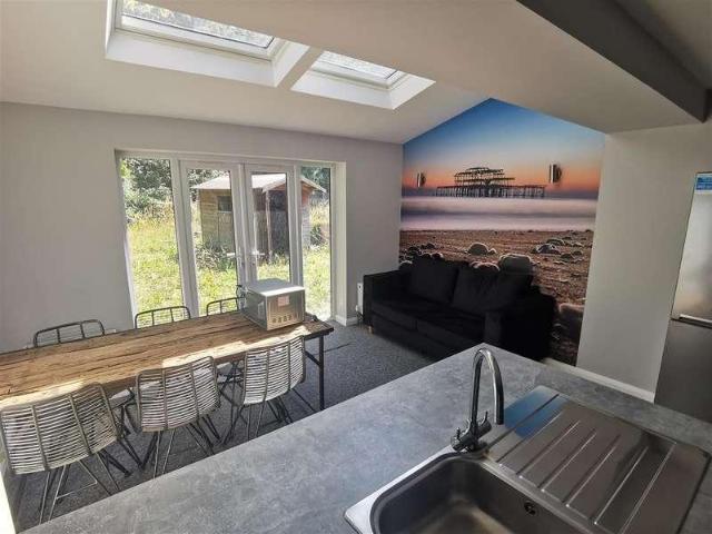 6 bed house to rent