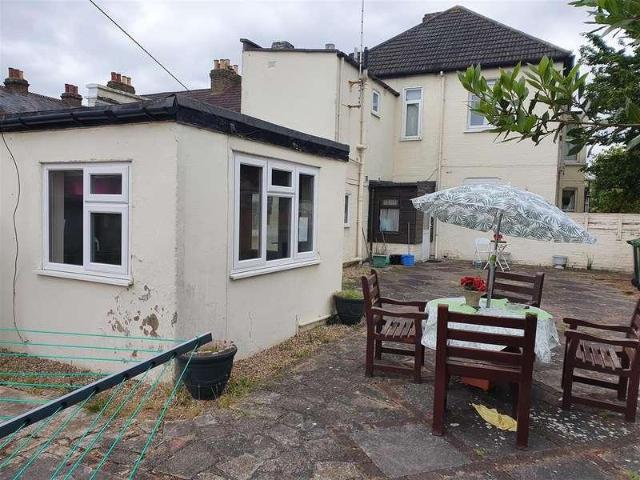 6 bed house to rent