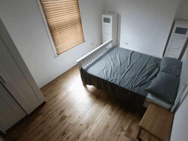 6 bed house to rent