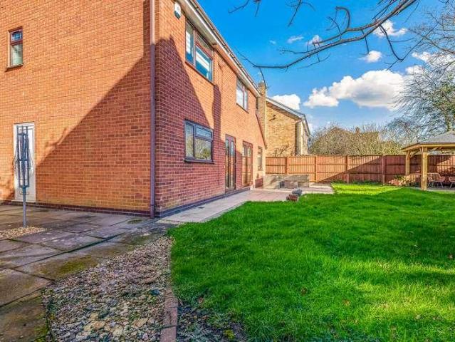 6 bed house for sale