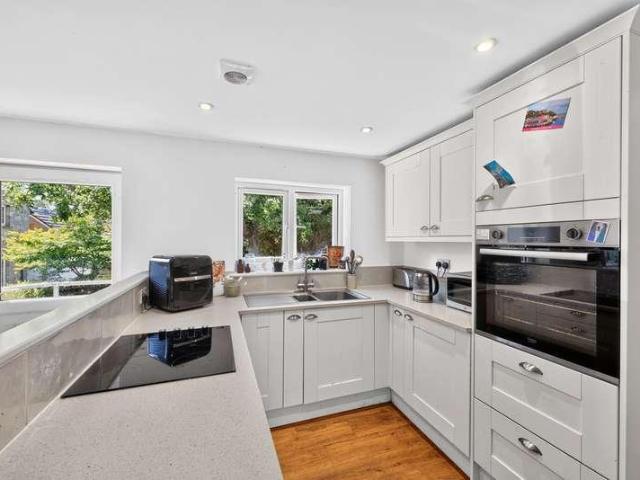 5 bed house for sale