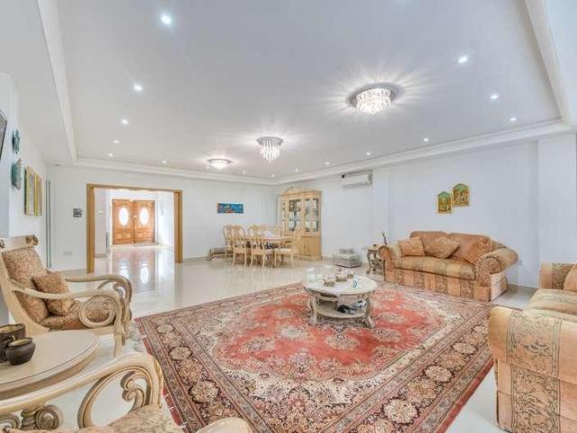 6 bed house for sale