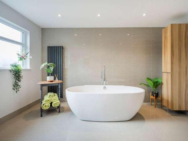 6 bed house for sale