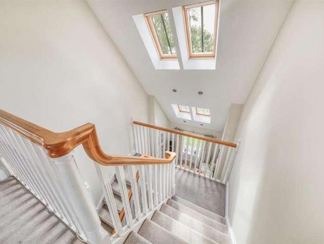 6 bed house for sale