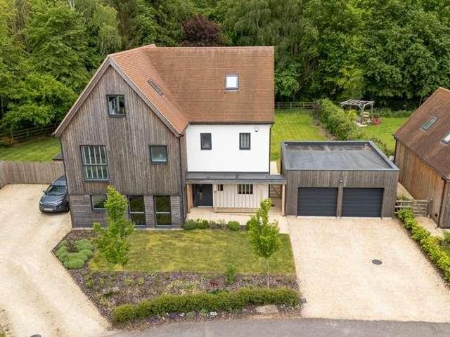 6 bed house for sale
