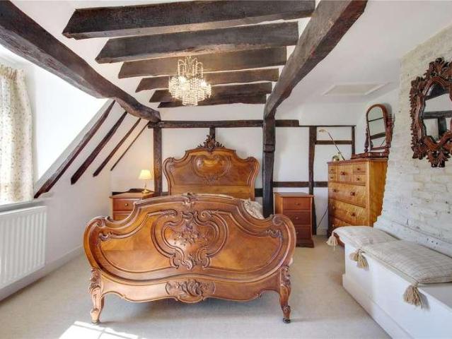 6 bed house for sale